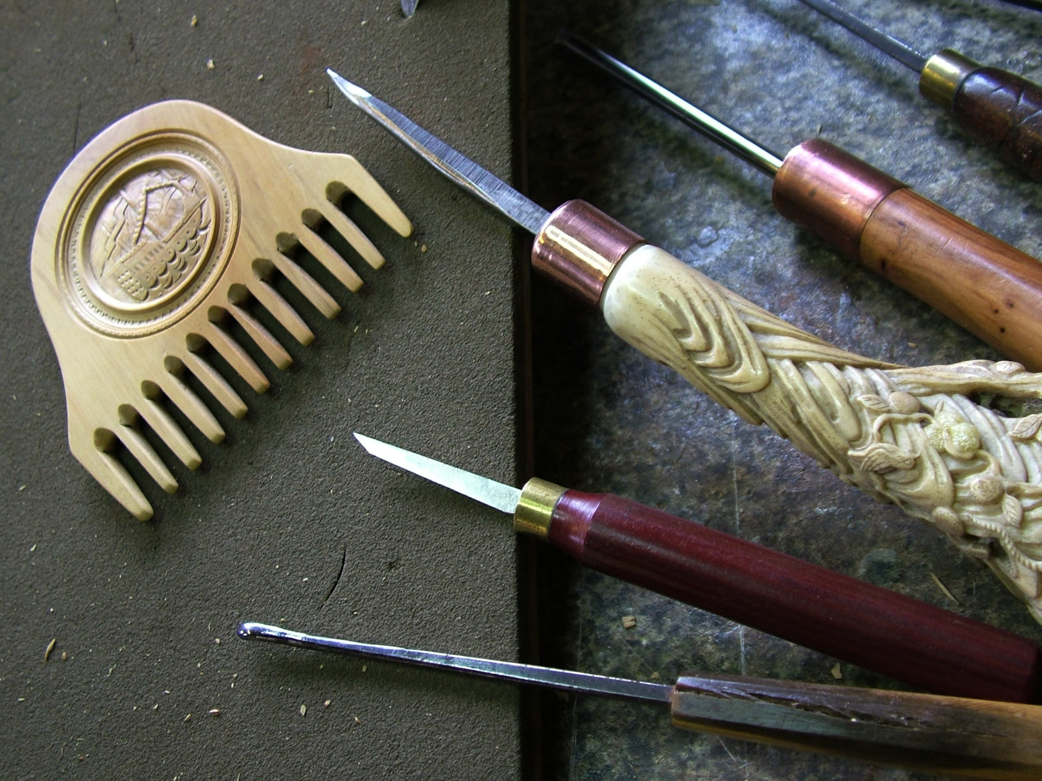 Mary Rose — making a sailor's boxwood hair comb — Stuart King