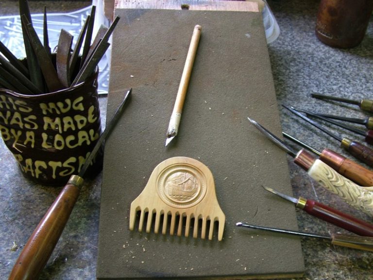 Mary Rose — making a sailor's boxwood hair comb — Stuart King